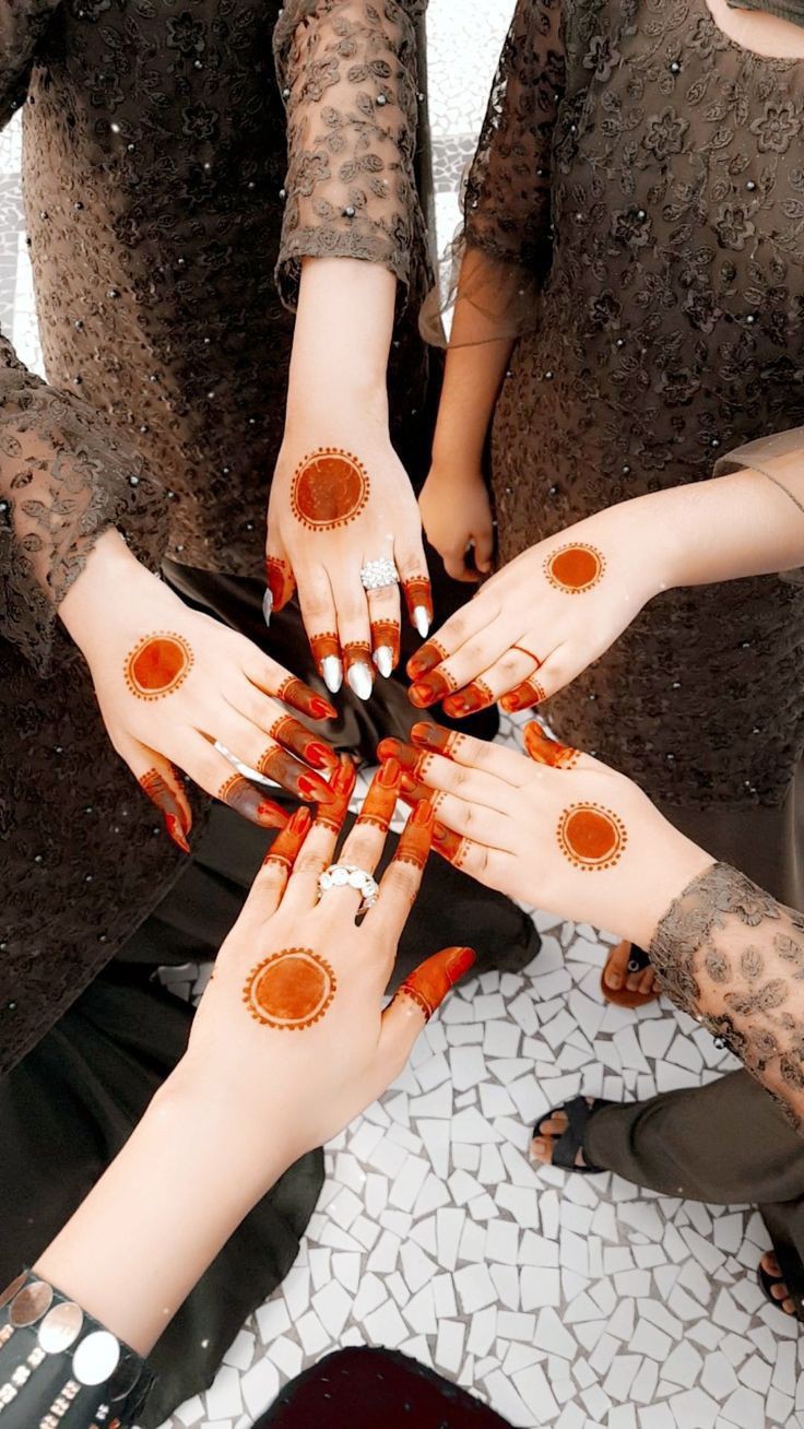 Try These Simple And Easy Gol Tikki Mehndi Design 2025