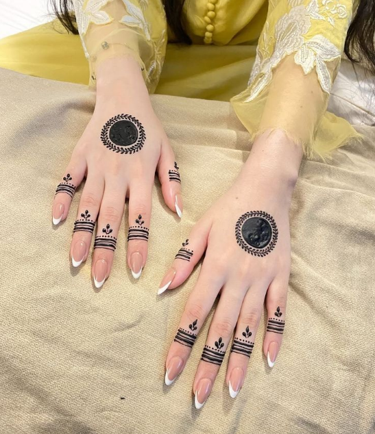 Try These Simple And Easy Gol Tikki Mehndi Design 2025